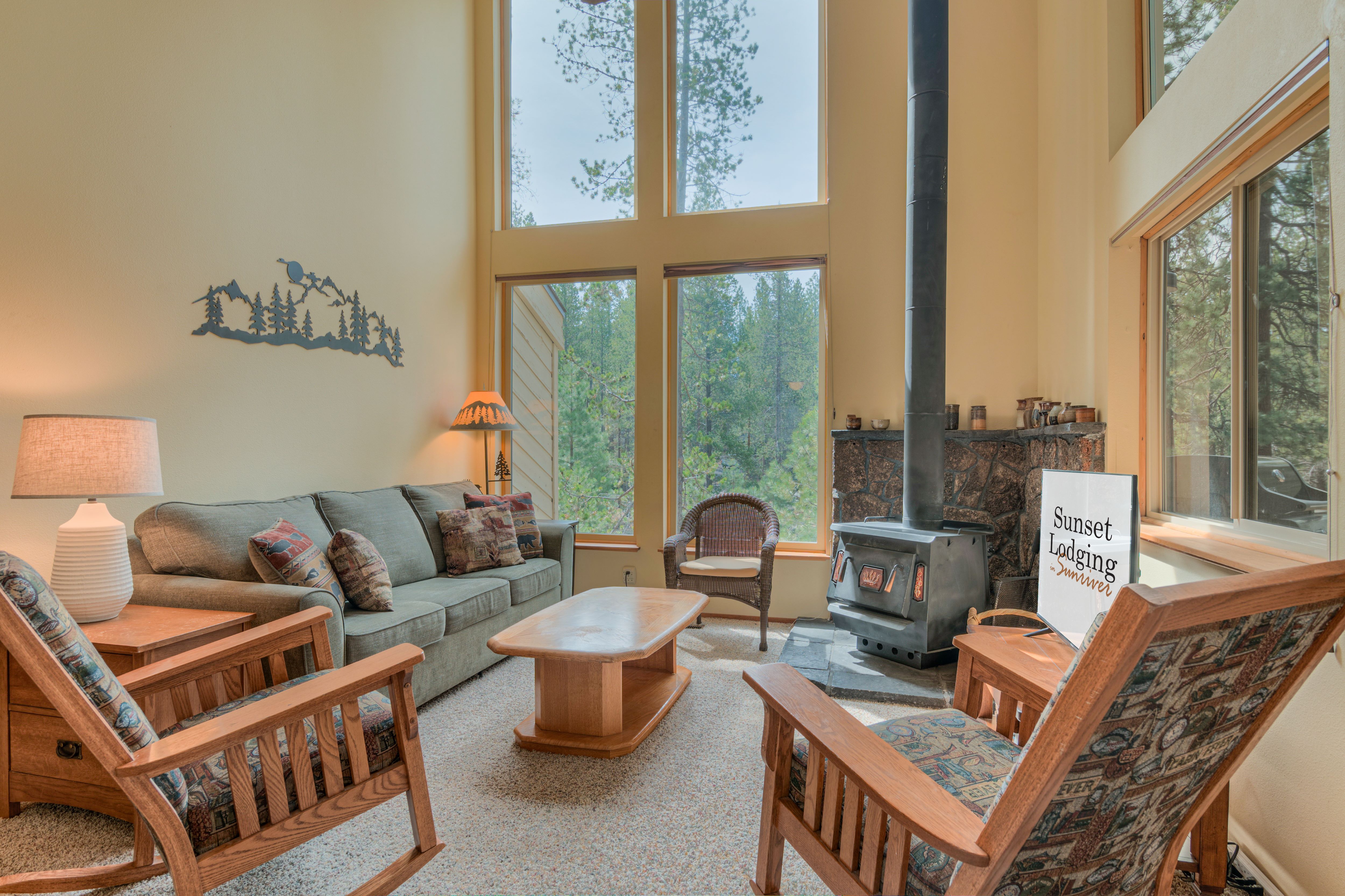 Hot Tub And Ponderosa Pine Views - Stunning Elegant Escape - Oregon