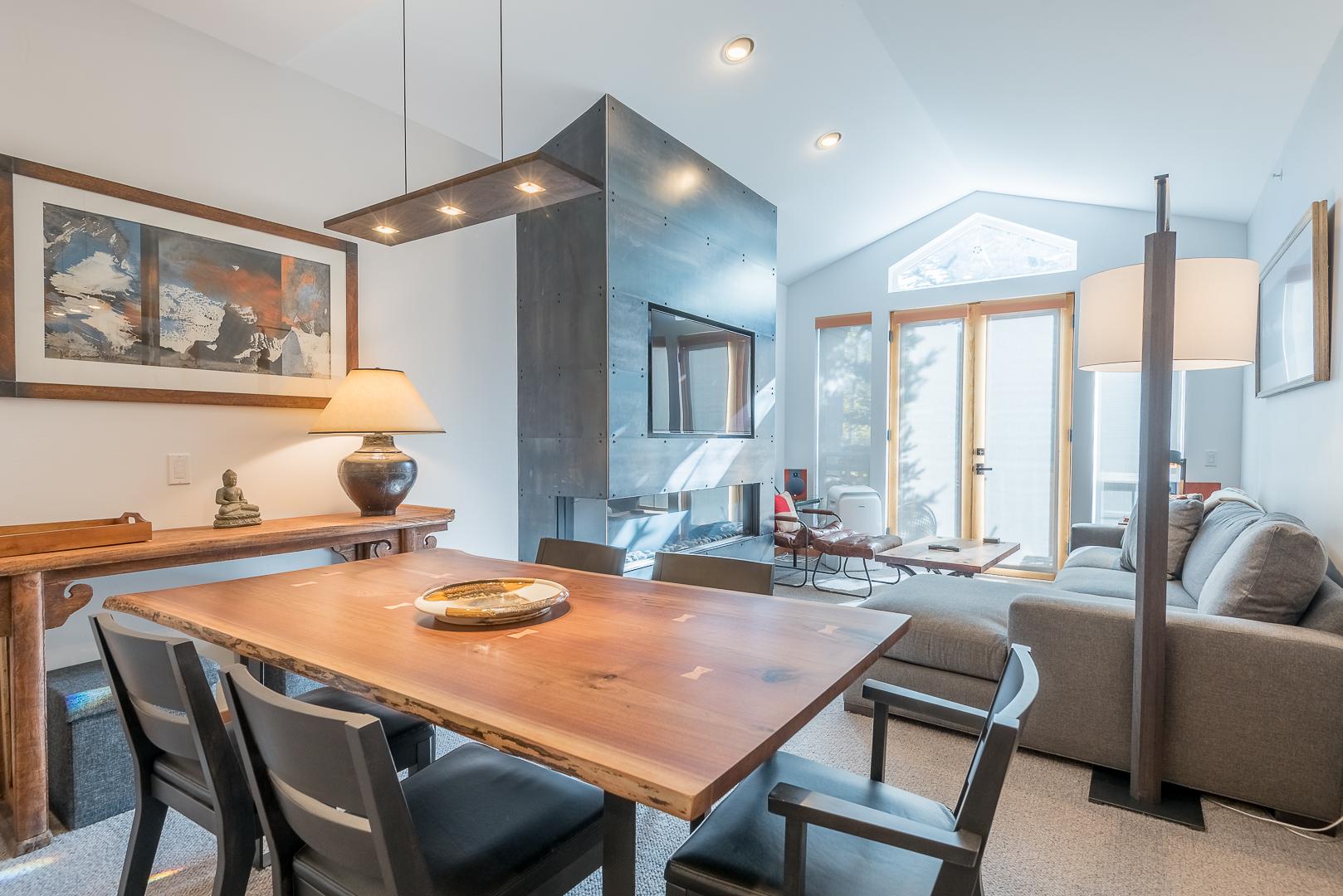 Gorgeous Mountain Views And Cozy Decor - Stunning Condo Retreat - Ketchum, ID