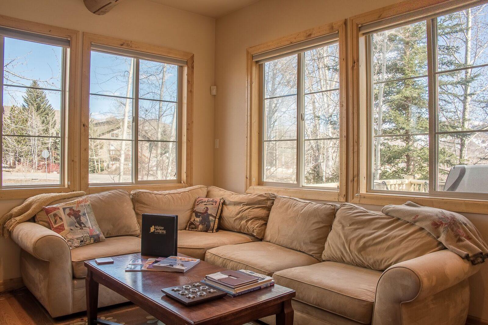 Spacious Townhouse With Hot Tub And Mountain Views - Charming Retreat - Ketchum, ID