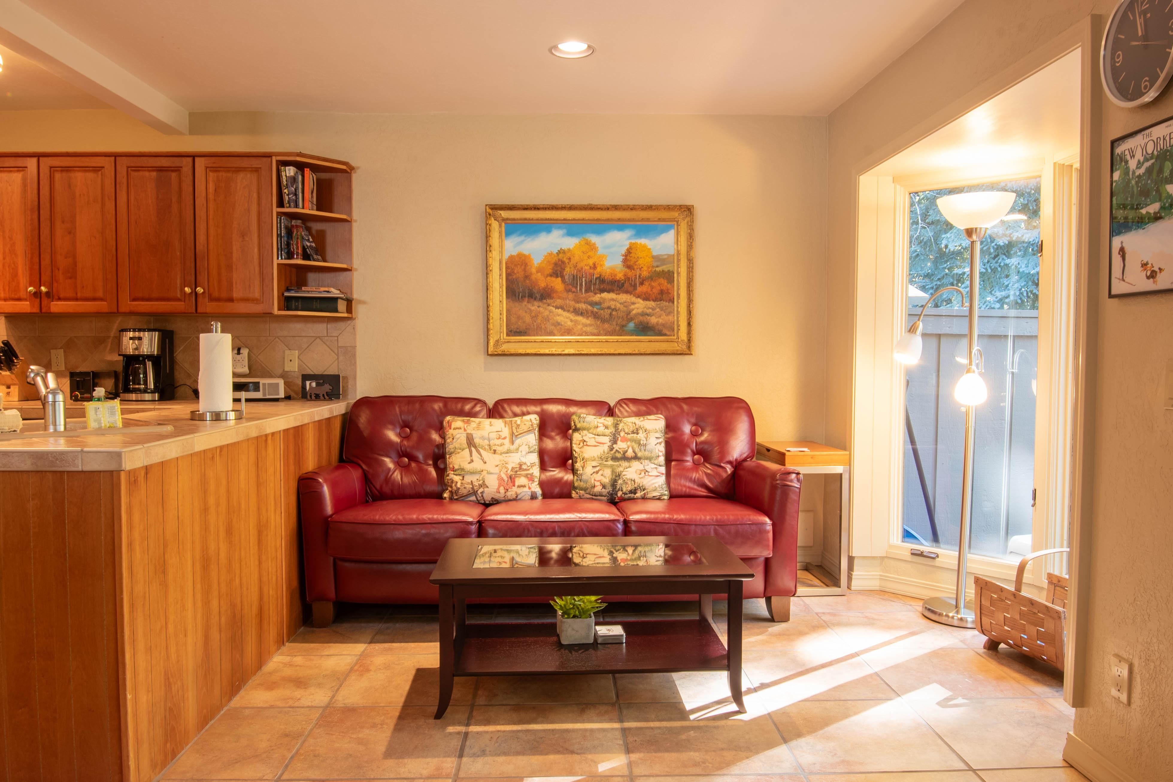 Charming Condo With Gas Fireplace And Creek Views - Cozy Getaway - Ketchum, ID