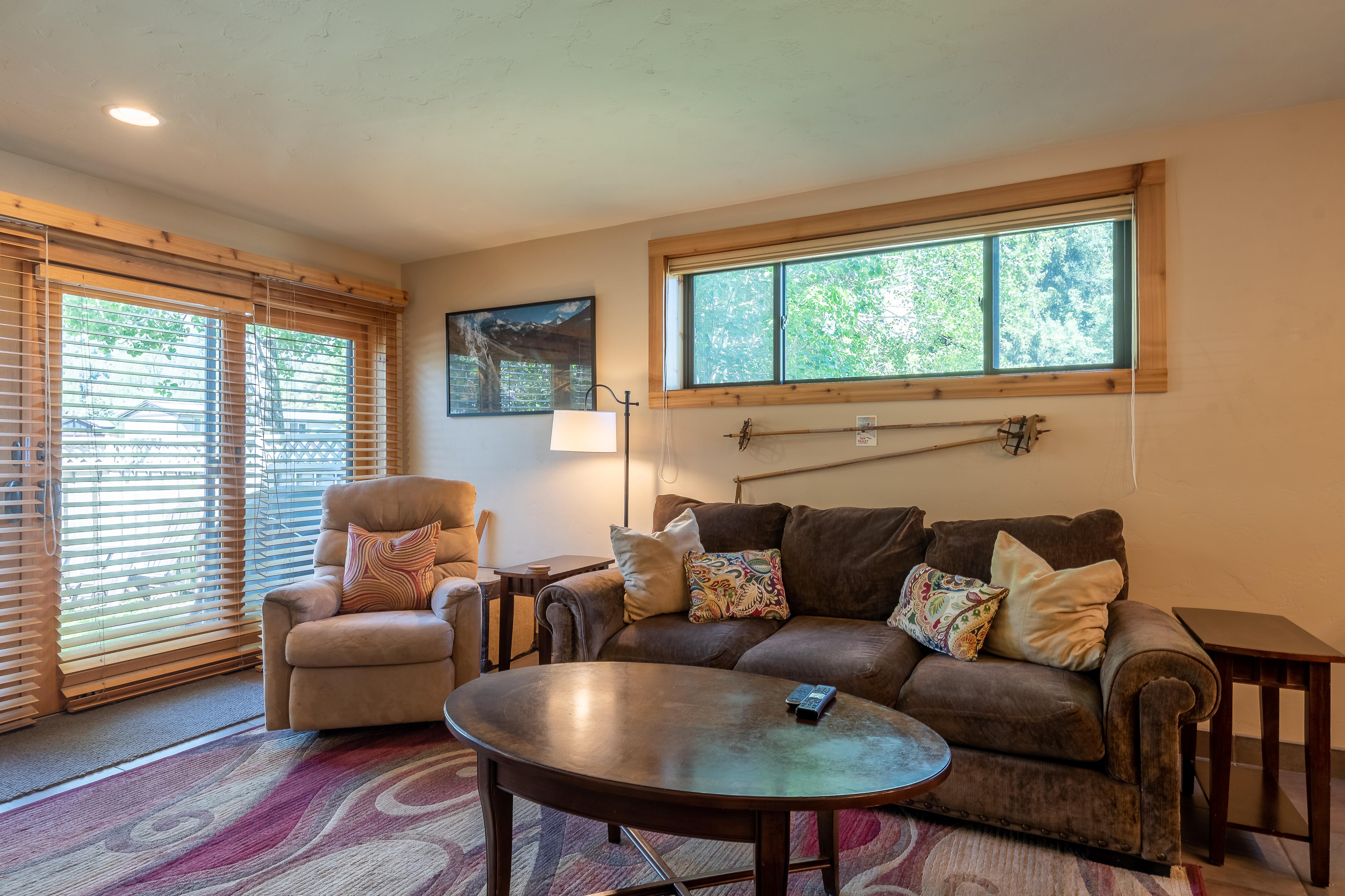 Charming Courtyard And Cozy Loft - Inviting Alpine Retreat - Ketchum, ID