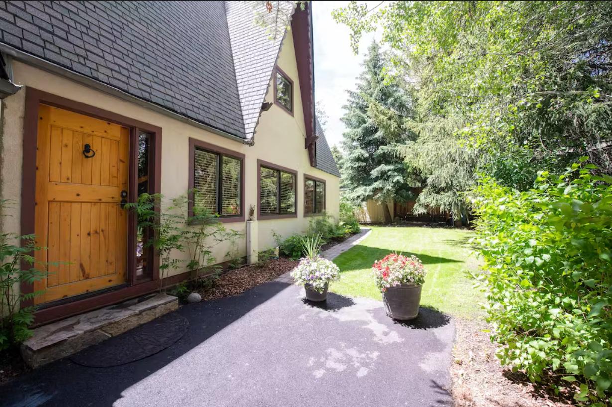 Charming Cottage With Private Hot Tub And Fenced Yard - Delightful Retreat - Ketchum, ID