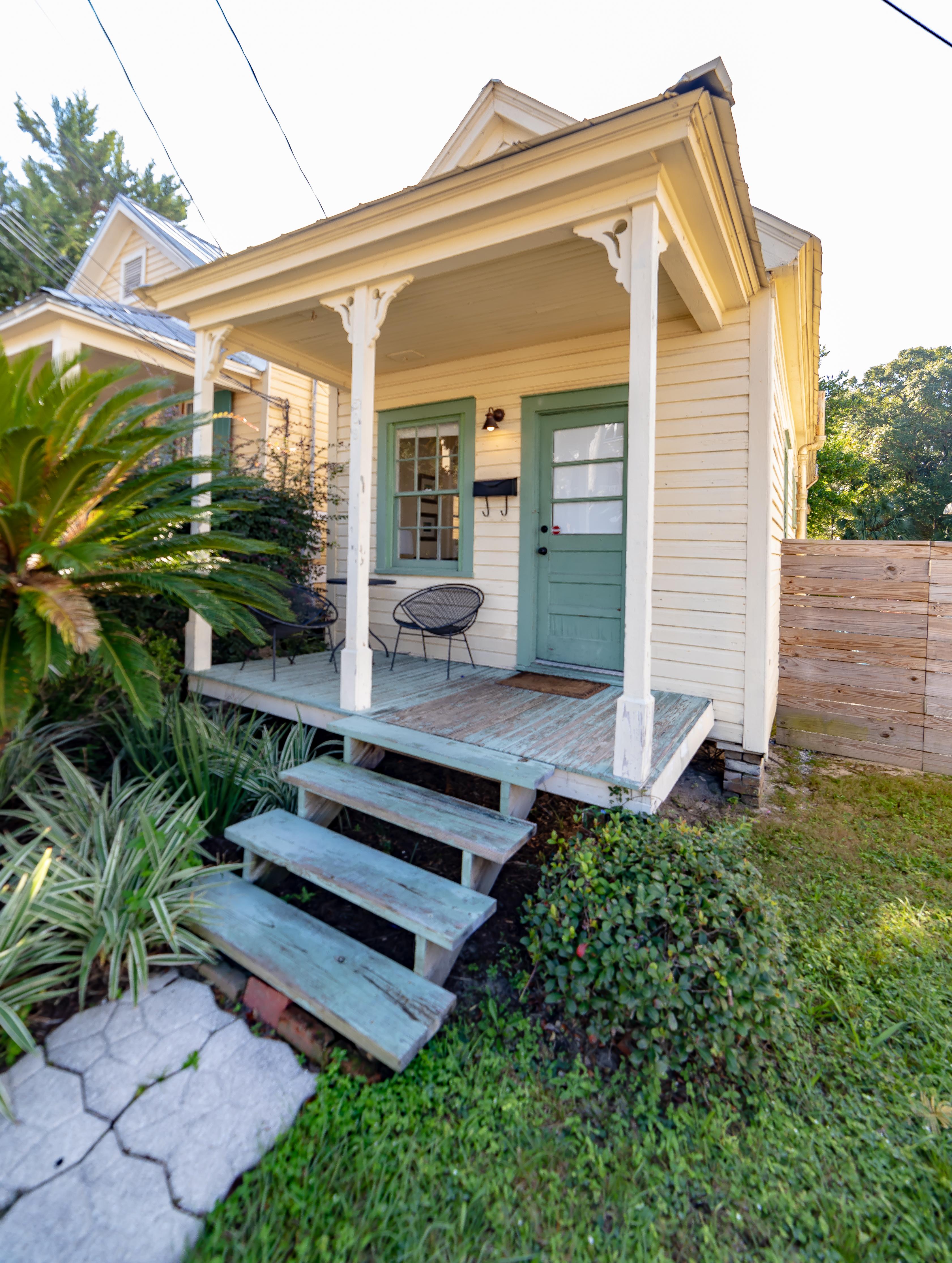 Relaxing Front Porch And Fenced Courtyard - Charming Historic Cottage - Pensacola, FL