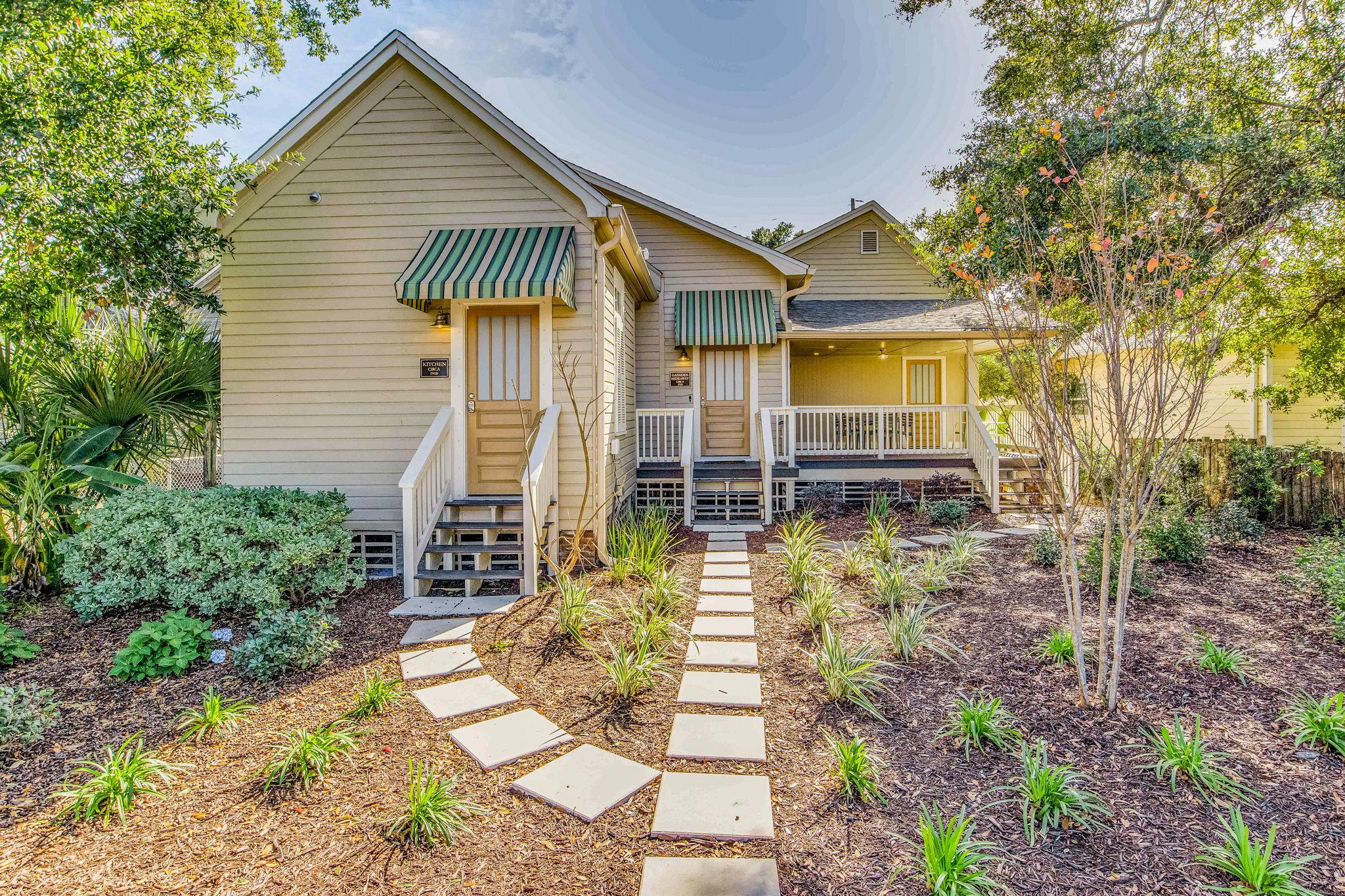 Charming Historical Allure And Modern Comforts - Delightful Retreat - Pensacola, FL