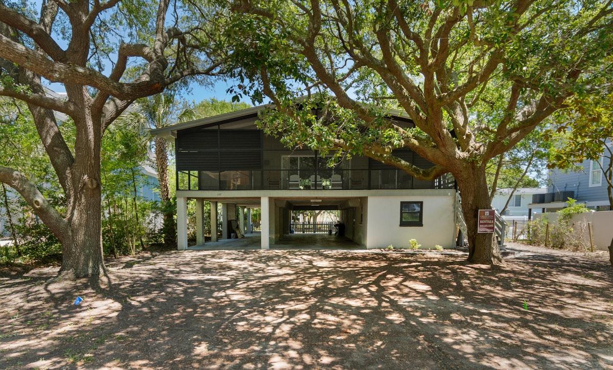 Family Beach Escape 5br Fenced Yard, Walk To Ocean - Litchfield Beach, SC