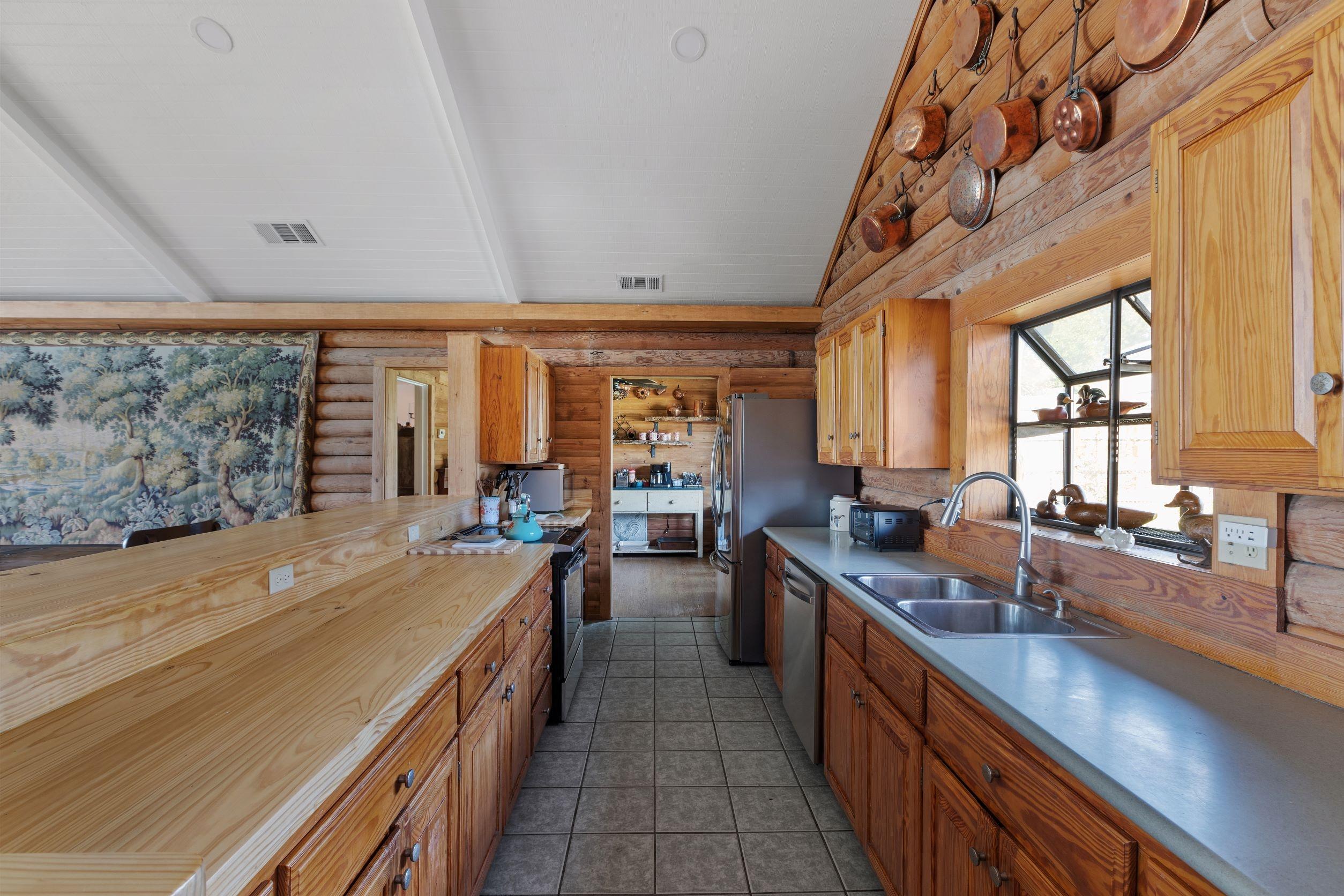 Guadalupe Bluff Log Cabin 4 Bedroom Home - Vacation Rentals | Homes ...