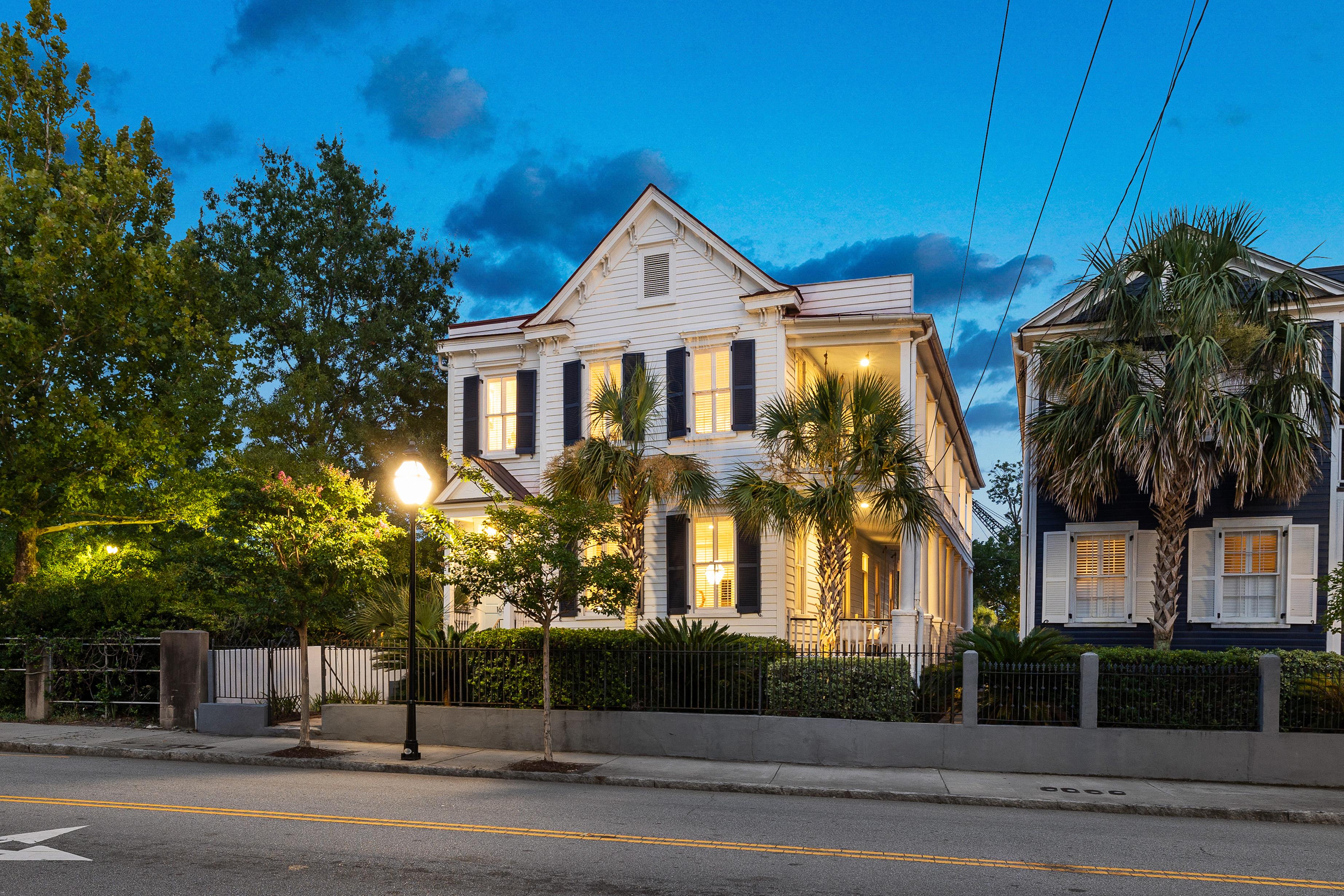 Spacious Units, Verandas, And Resort-style Amenities - Stylish Oasis - Charleston, SC