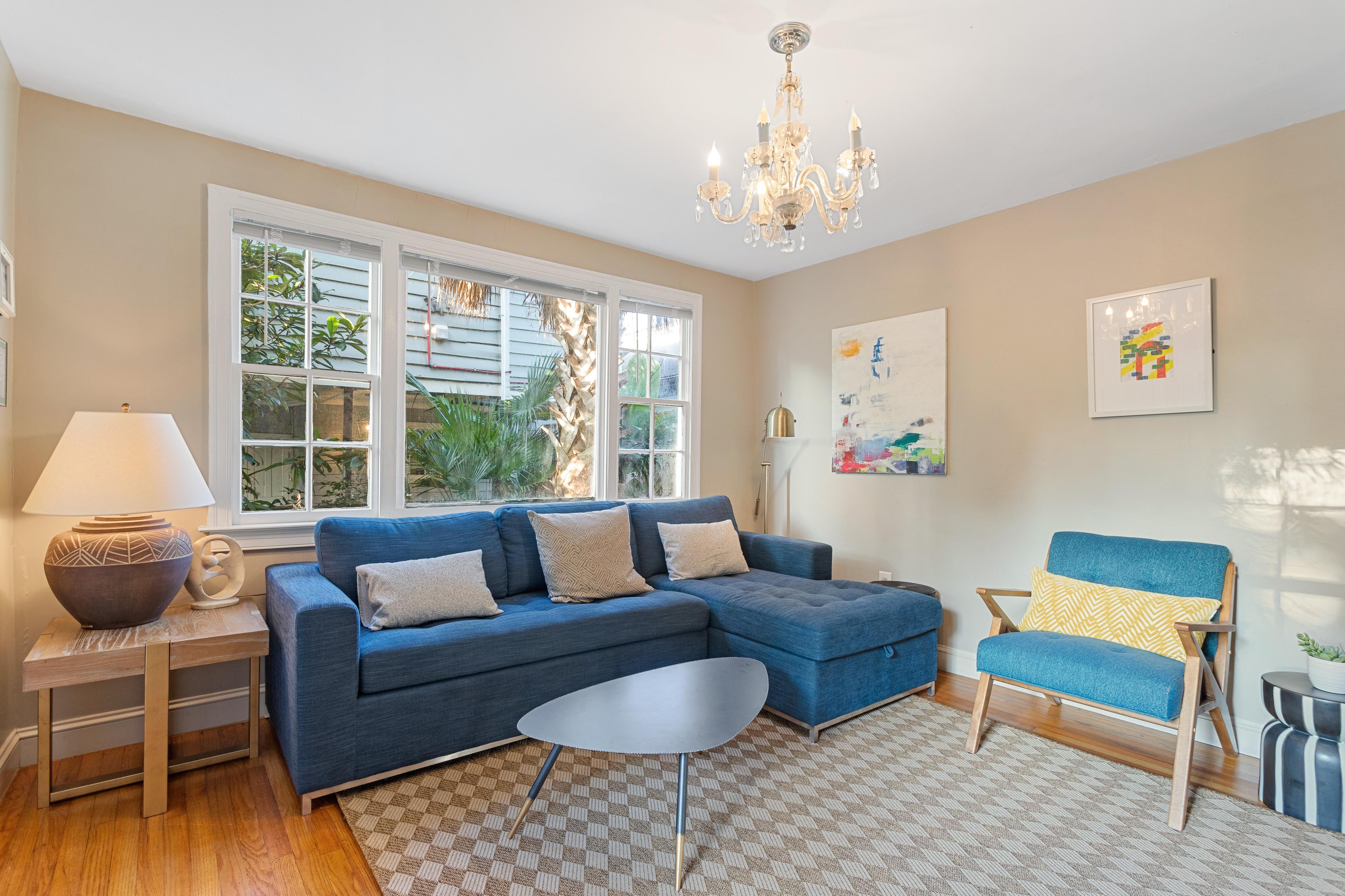 Private Courtyard, Fully Equipped Kitchen, Cozy Living Area - Stylish Haven - Charleston, SC