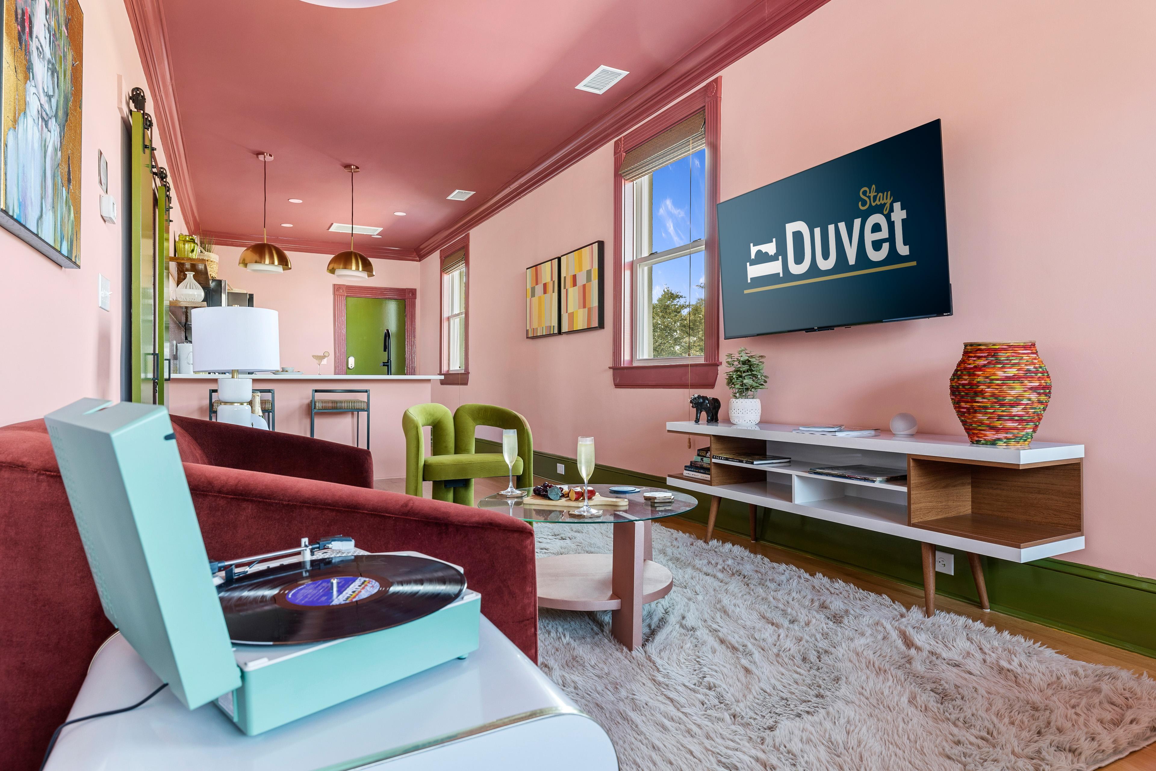 The Leo | In The Heart Of Park Circle Main Strip - Charleston, SC