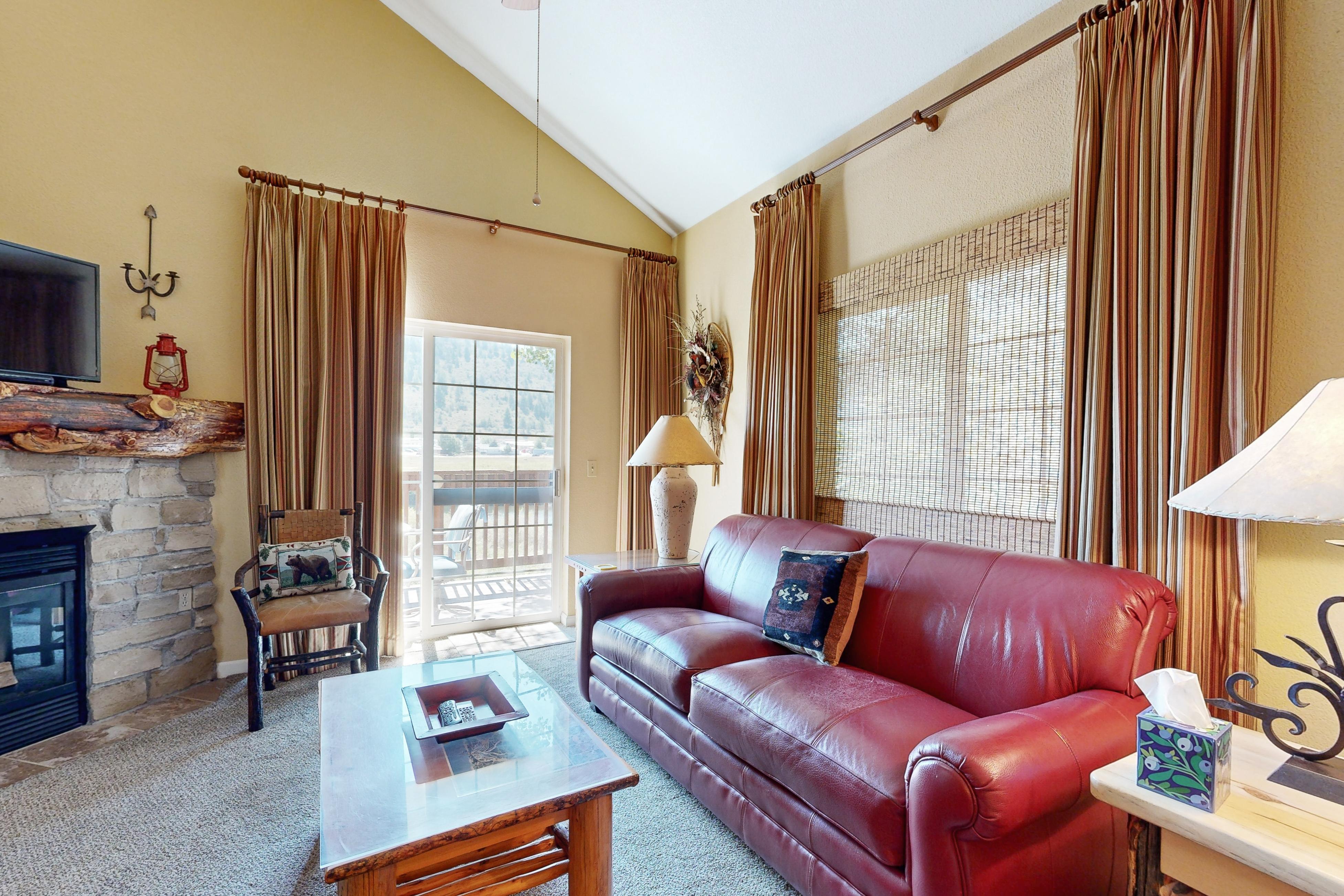 Riverside Treehouse - Vacation Rentals | Homes & Hideaways by World of ...