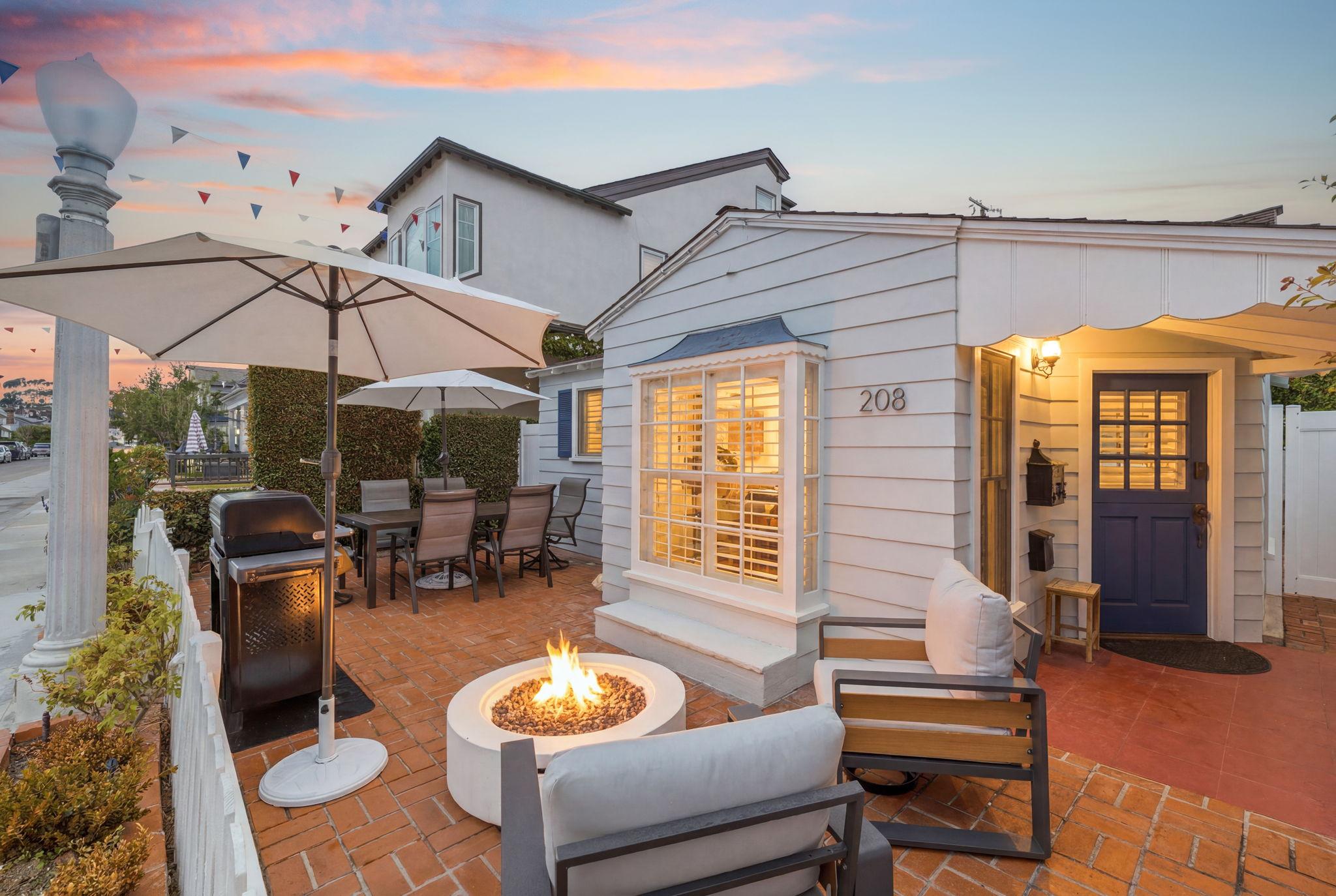 A208a - Beach Bungalow - Newport Beach, CA