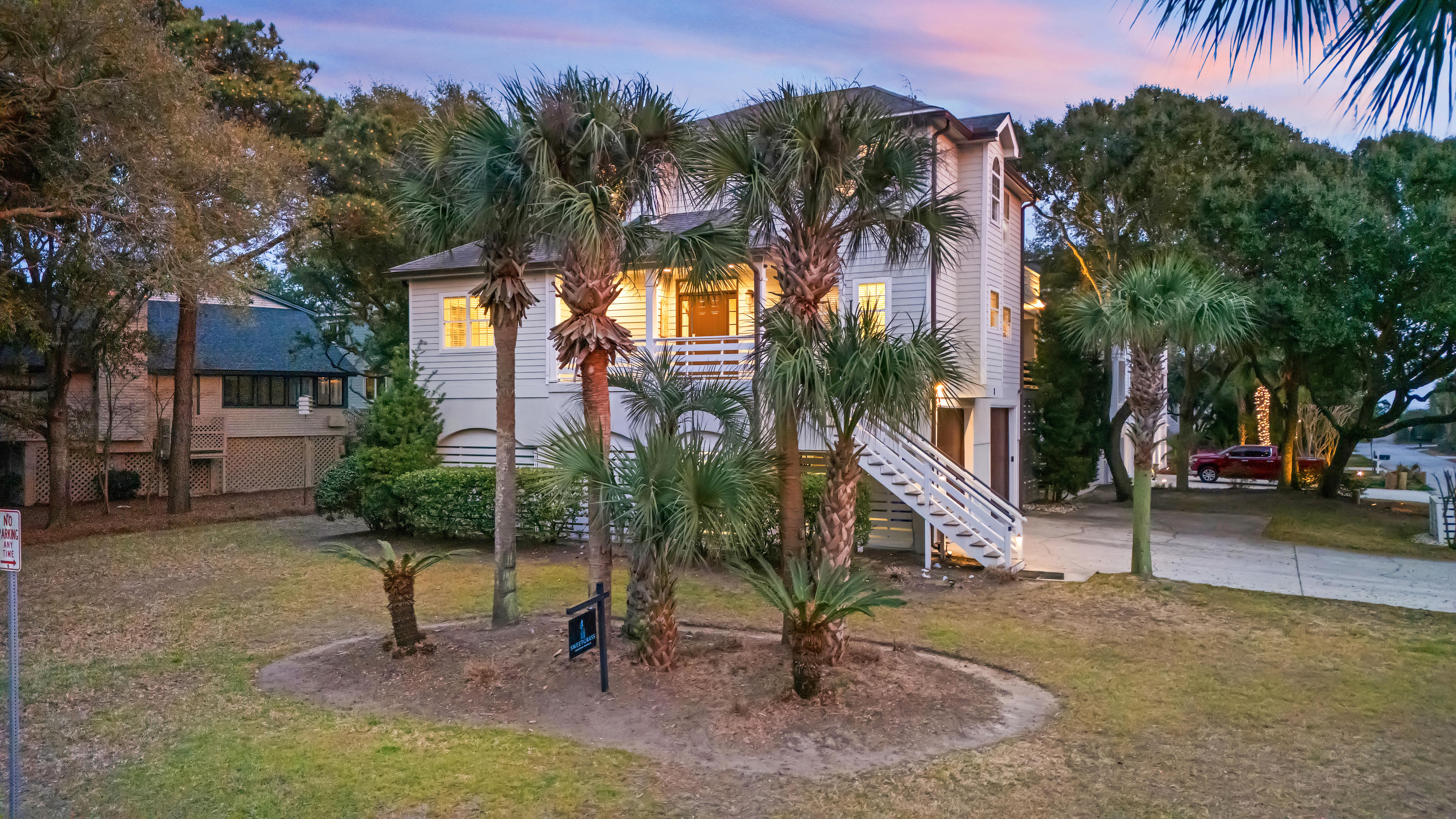 Av8-53: 8 53rd Avenue - Isle of Palms, SC