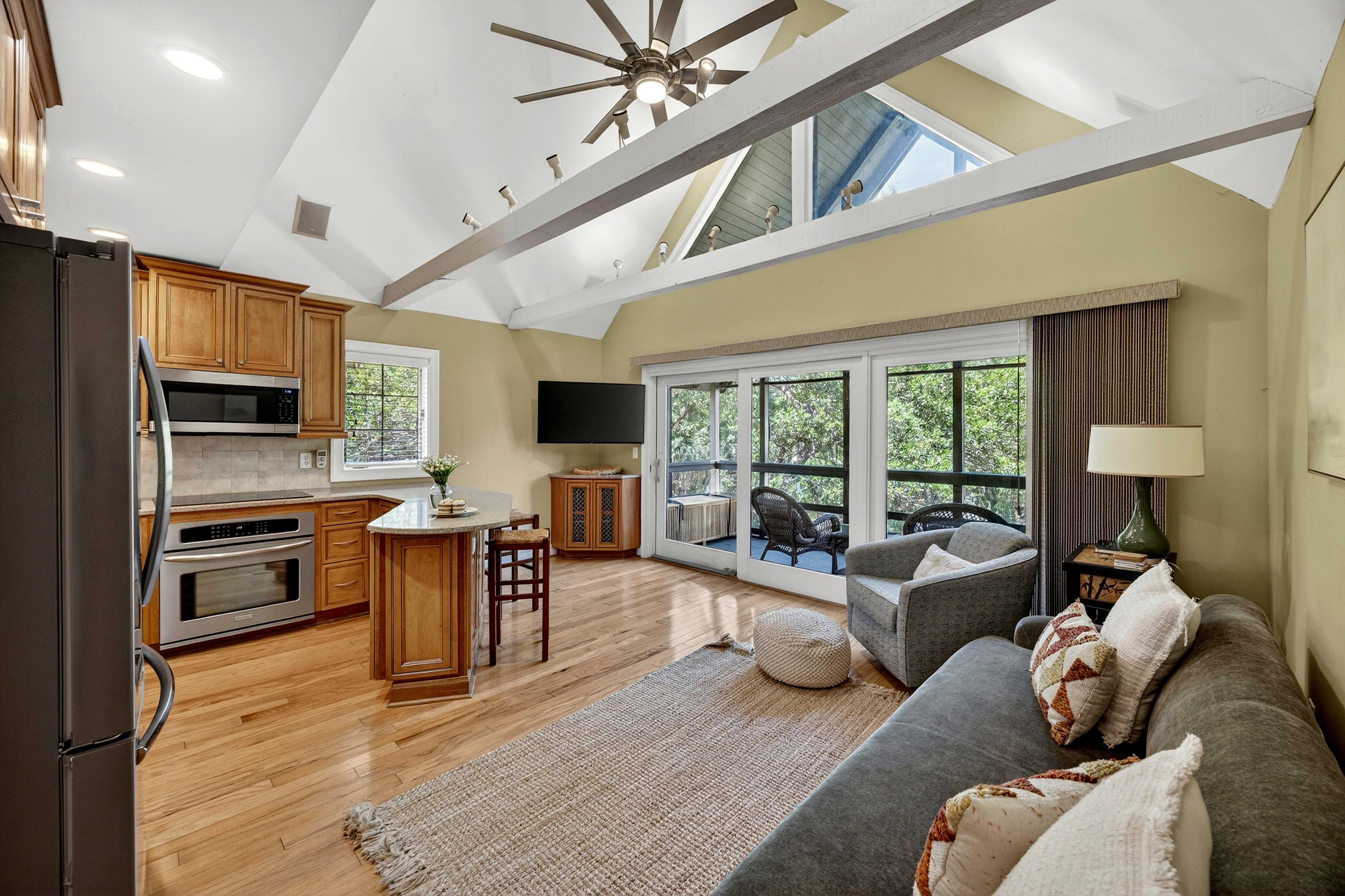 Lagoon Views And Open Living Space - Charming Couples Retreat - Kiawah Island, SC