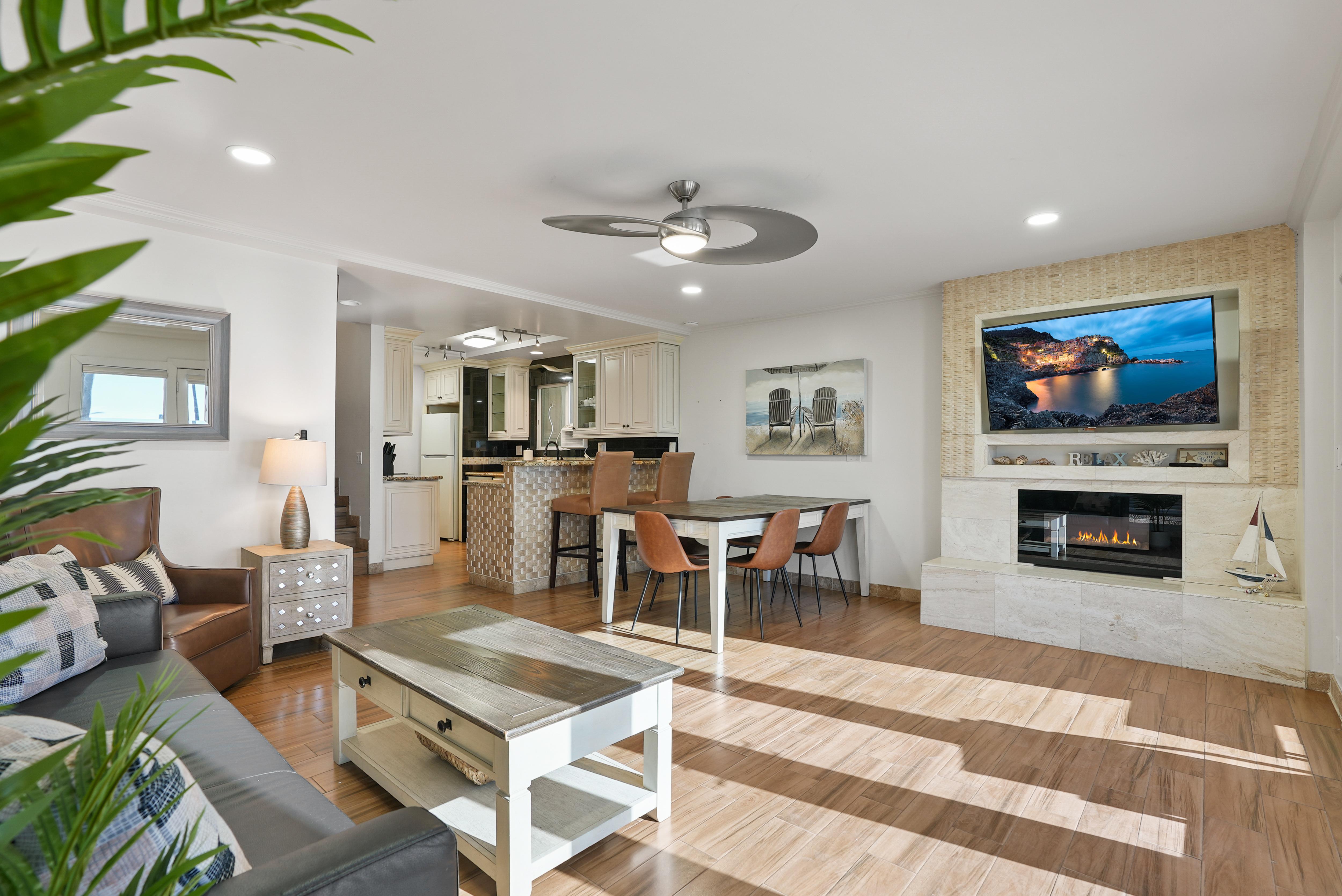 Private Patio And Stunning Beach Access - Charming Oceanfront Retreat - Newport Beach, CA