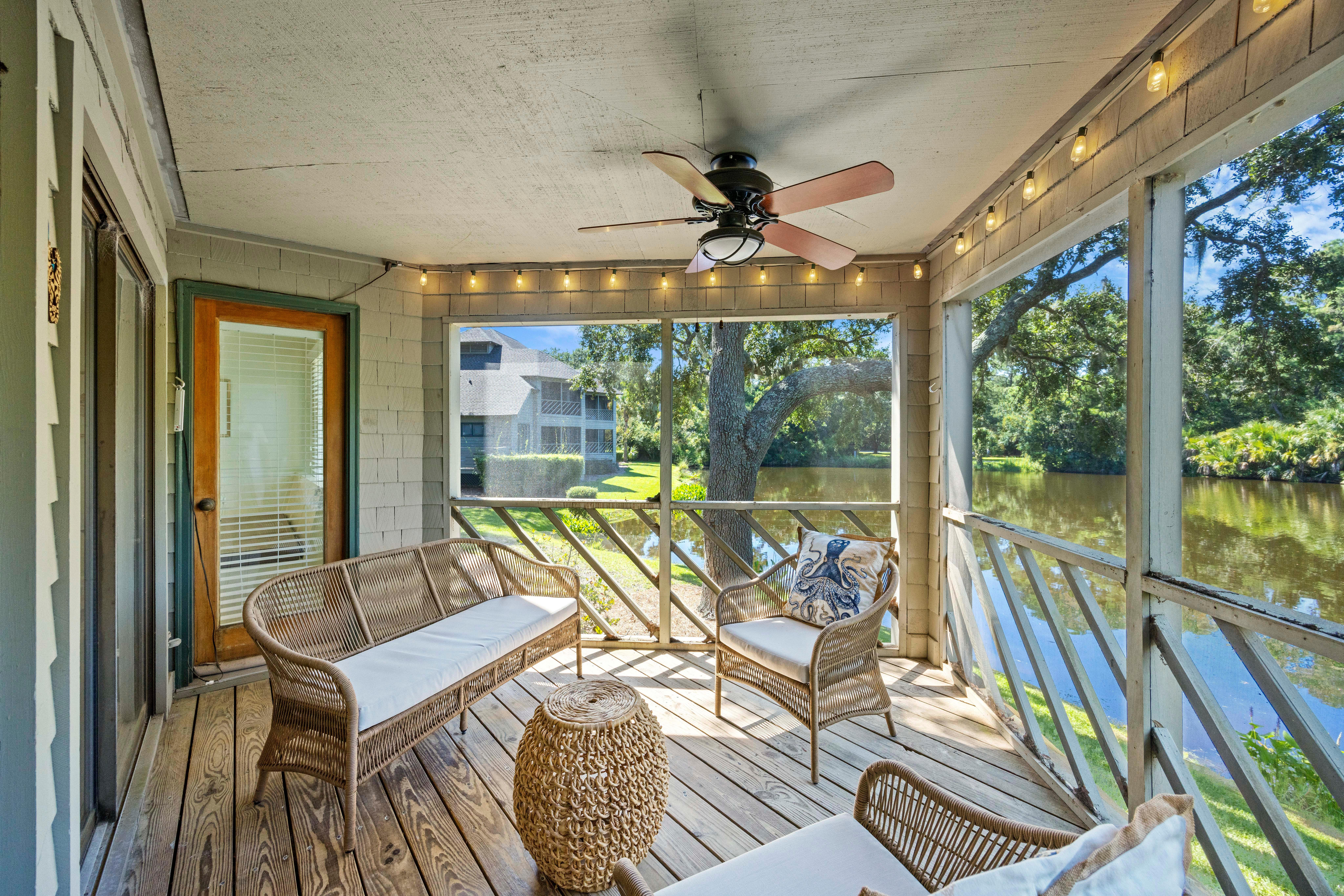 Lagoon Views And Screened-in Porch - Spacious Stylish Retreat - Kiawah Island, SC
